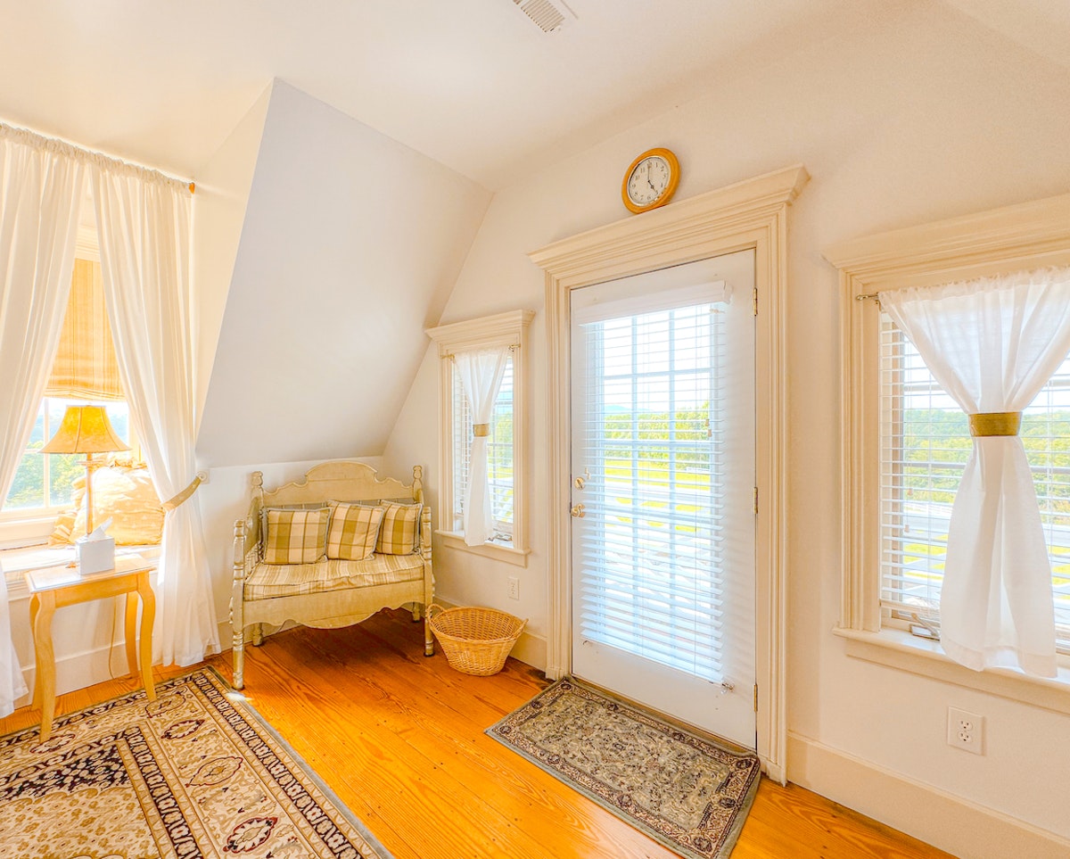 The Gable Room | The Red Horse Inn