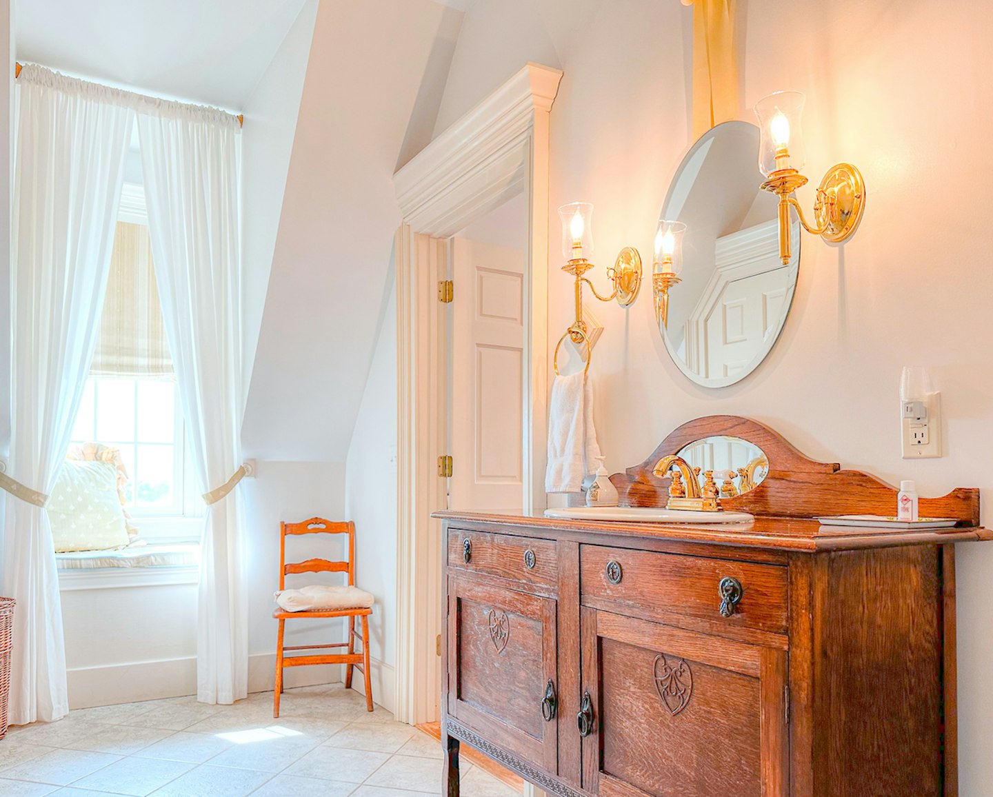 The Gable Room | The Red Horse Inn